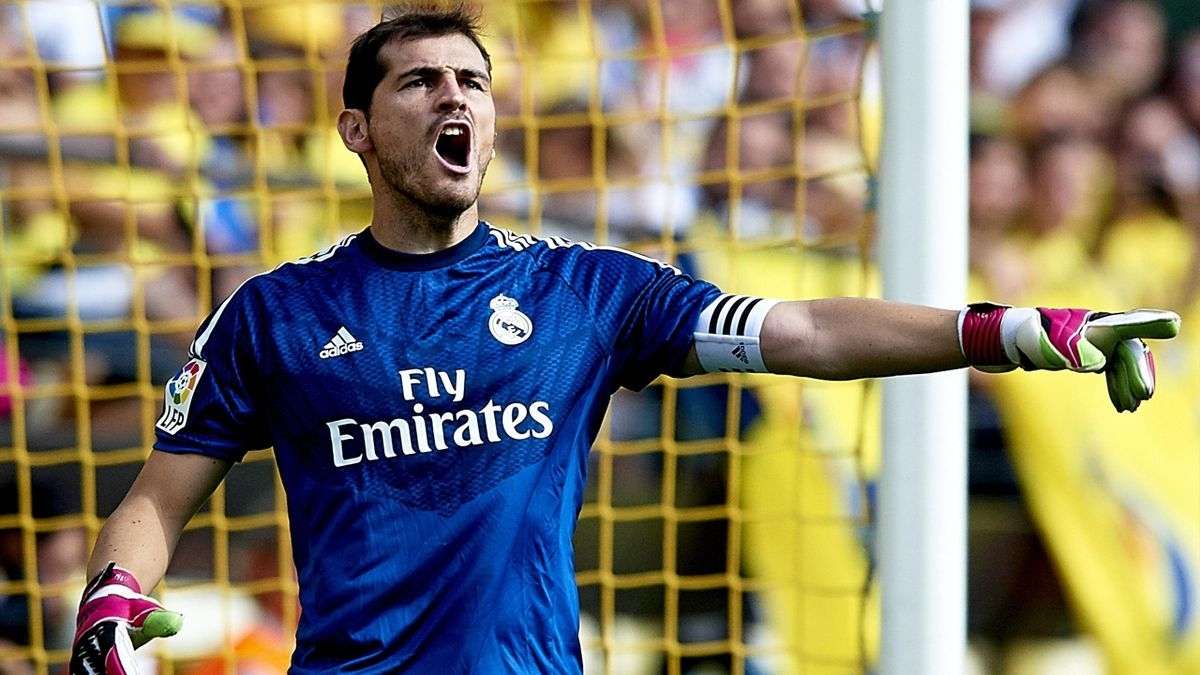 Best Goalkeepers in Football History | Orchids International