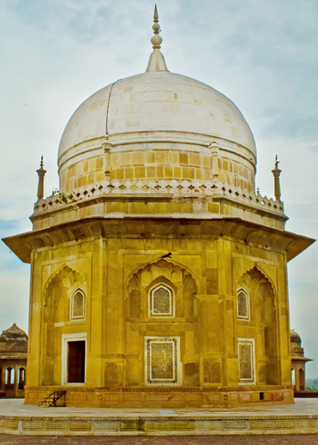 Here is the picture where she marked the faces of Sheikh Chilli ka tomb.